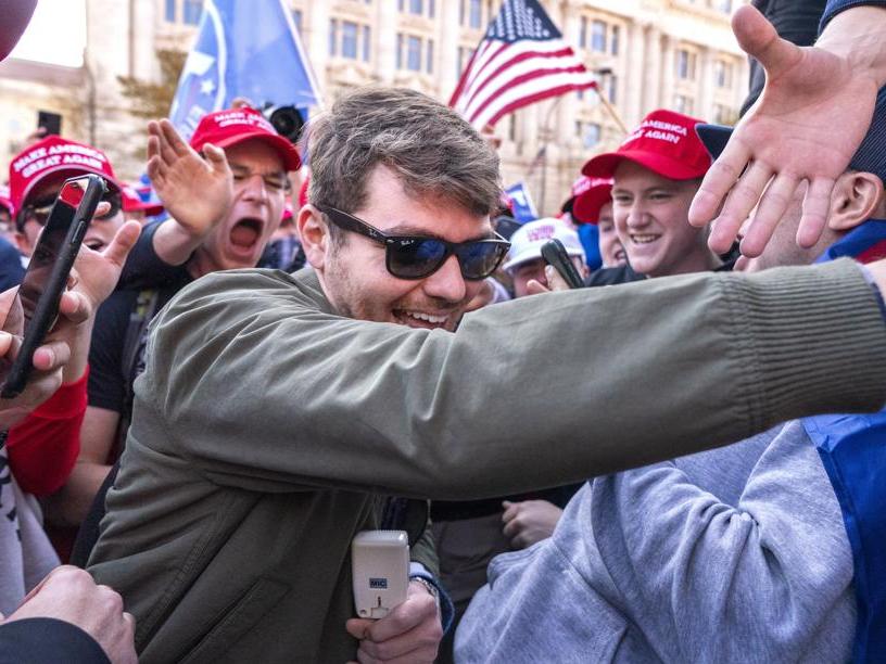 «Hitler figo, ebrei da eliminare»: chi è Nick Fuentes, profeta del ...