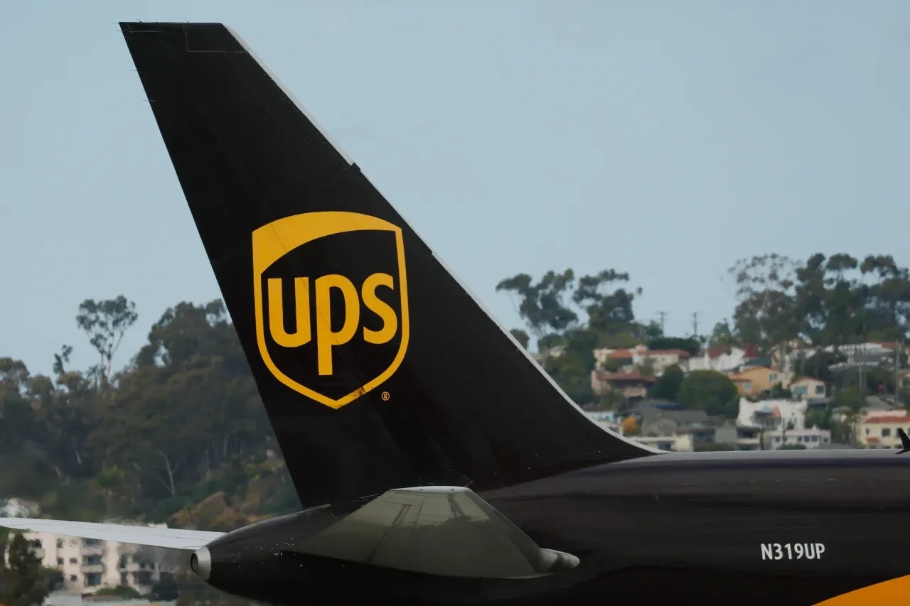 Holiday Season Headache For UPS, FedEx? FAA Grounds Boeing Cargo Flight ...