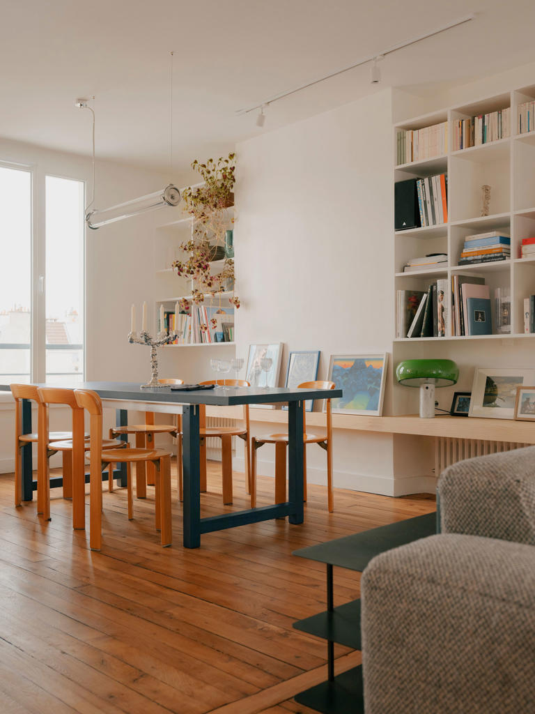 Deux couleurs traversées par la lumière dans ce petit espace parisien