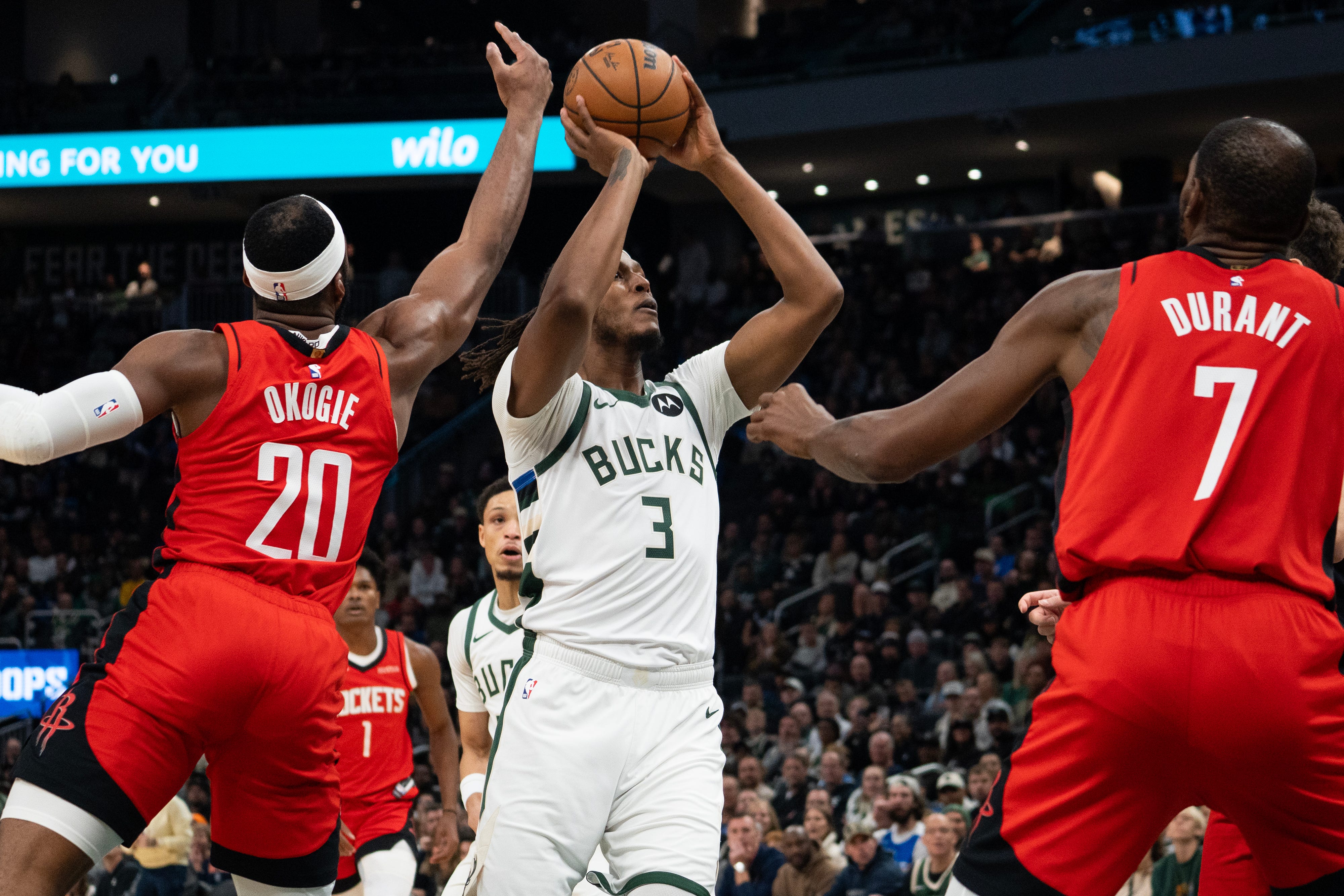 What channel is Bucks vs Knicks on tonight? Time, TV