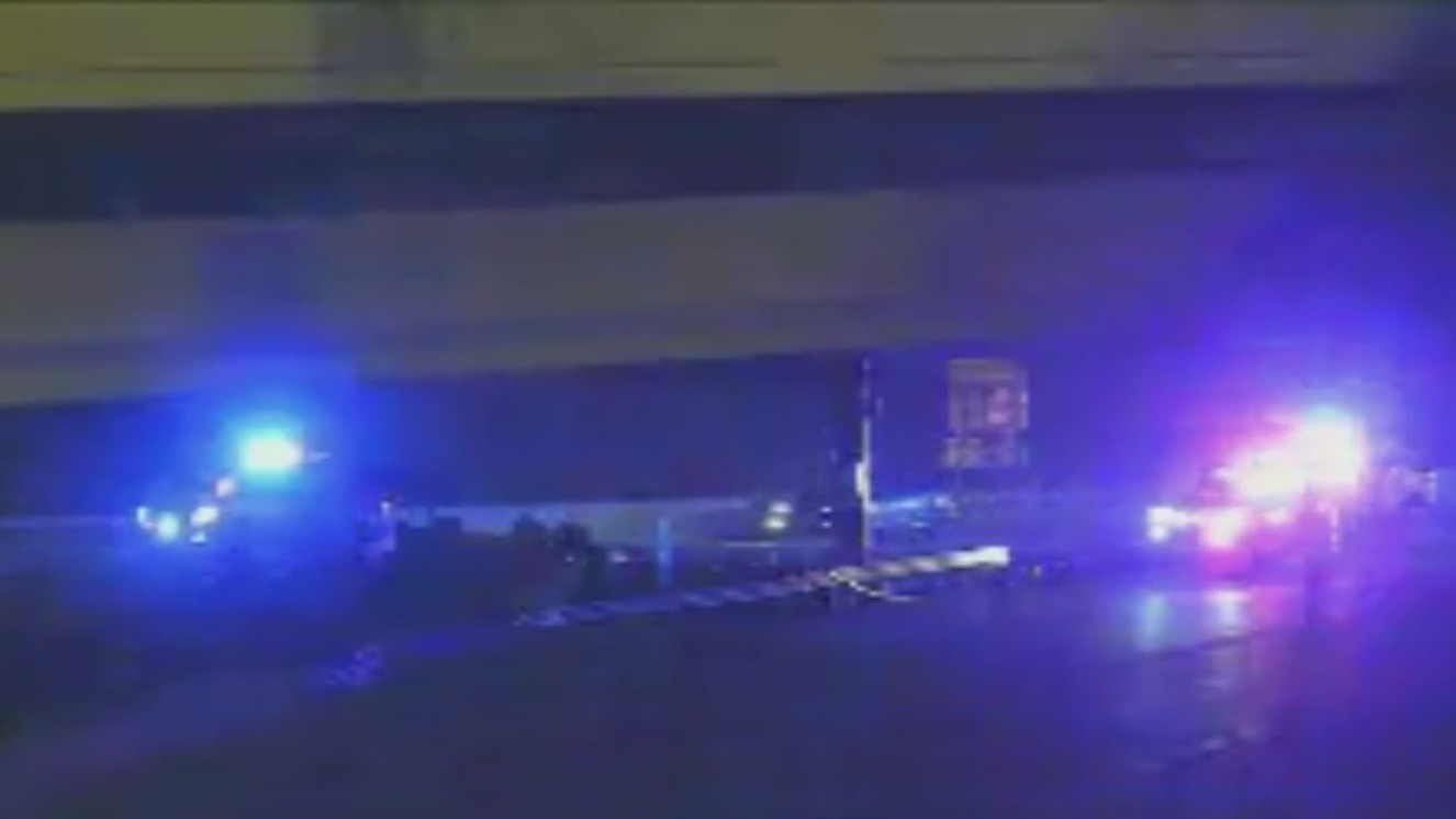 Rollover crash on I-225 exit ramp in Denver kills 2, police say