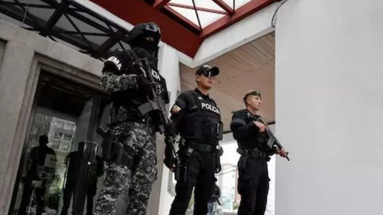 Ecuador prison clash: Violence over transfer to 'maximum-security ...