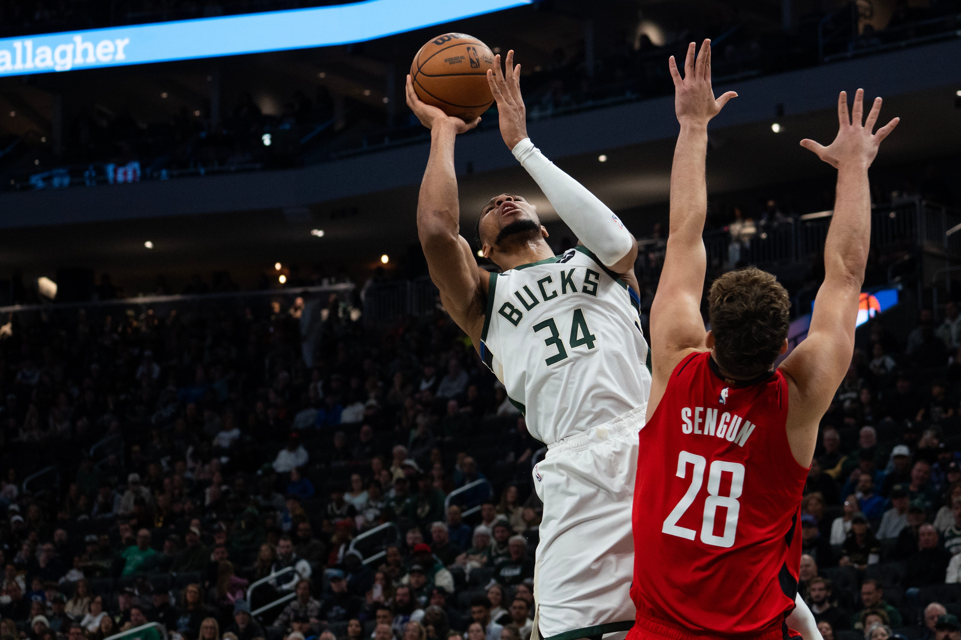What channel is Bucks vs Hornets on tonight? Time, TV