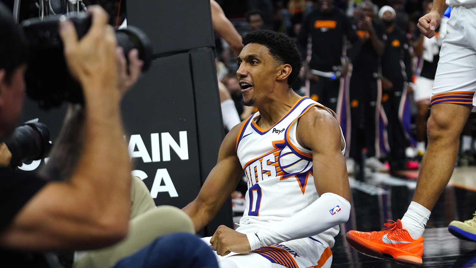 Suns’ Collin Gillespie calls game with photo finish game-winner over ...