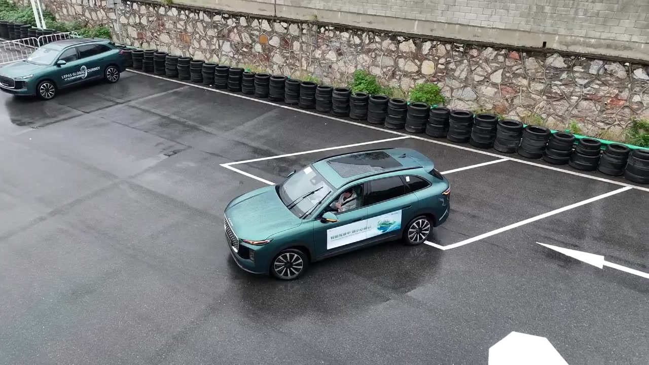 This is how LEPAS' autonomous parking system works - it finds a free ...