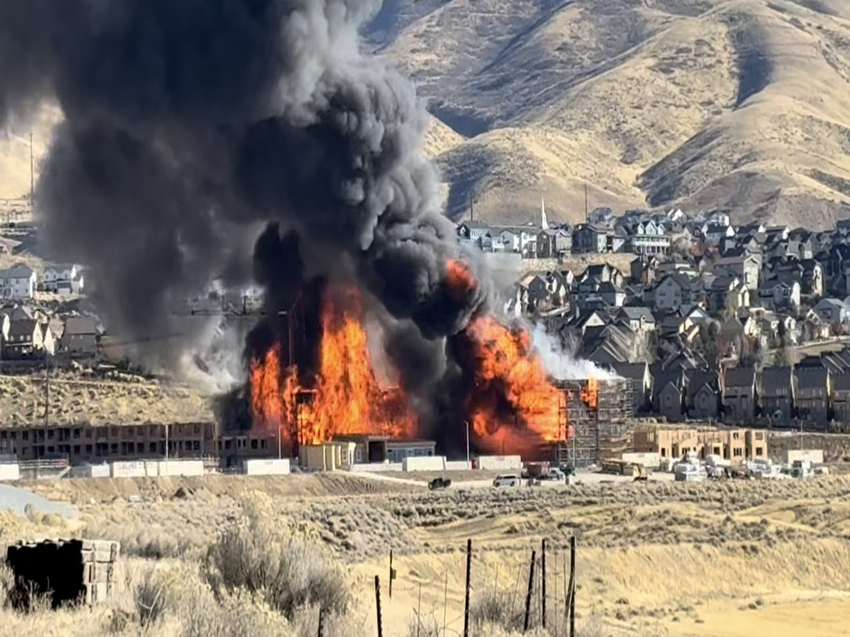 Massive fire in Lehi destroys two apartments, clubhouse; people told to ...