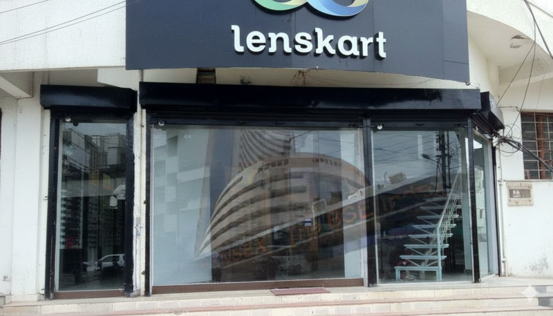 Dull debut for Lenskart! Shares slip 3 percent below issue price ...