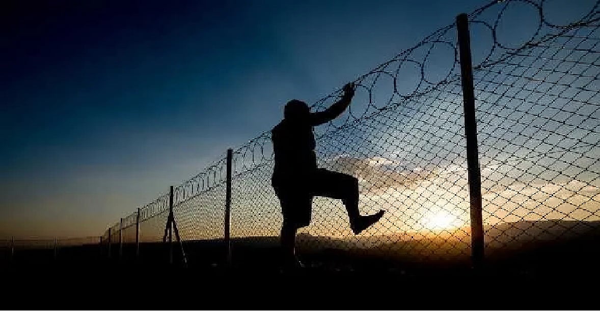 Accused escapes police custody through hospital window in Kerala