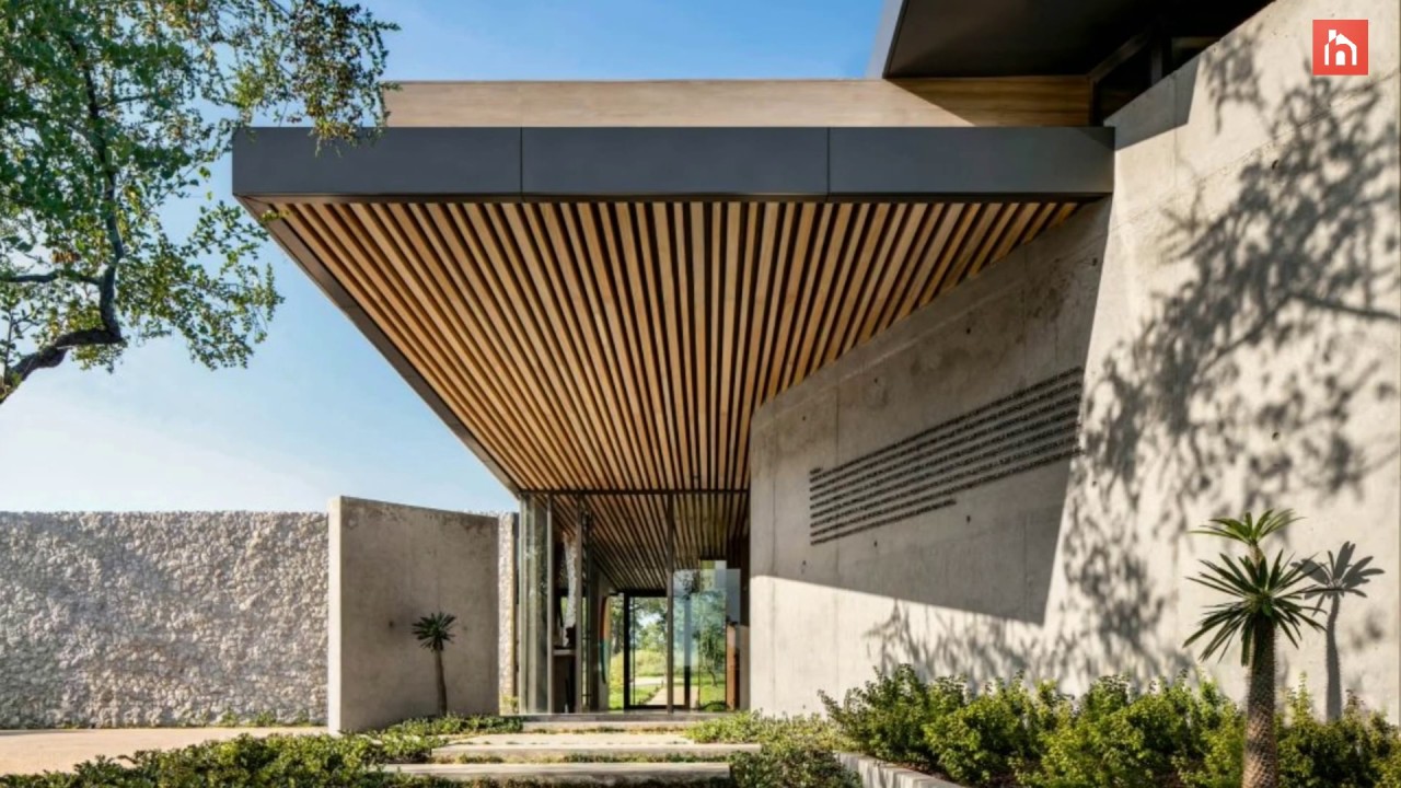 The Cheetah Plains Game Lodge offers a completely unique safari experience