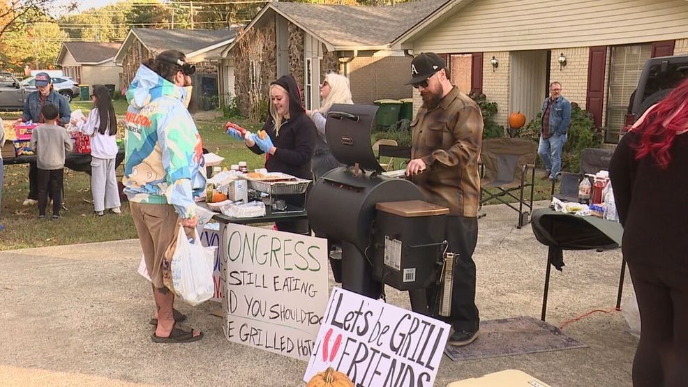 Sherwood community serves hundreds in cookout during federal shutdown