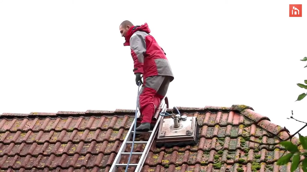 Aqua Jet - a new and easier way to clean the roof
