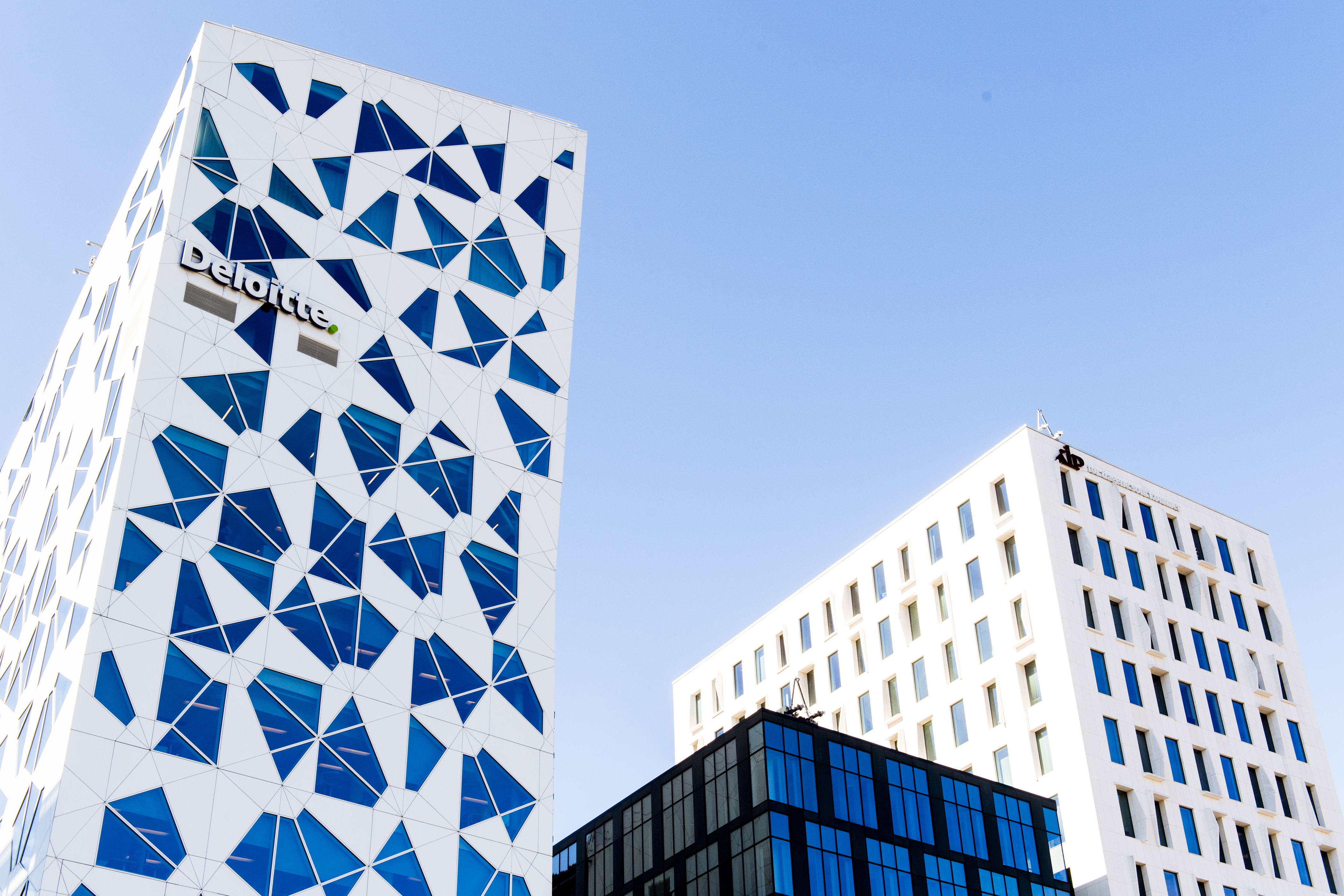 Deloitte skal nedbemanne med inntil 100 ansatte i Norge