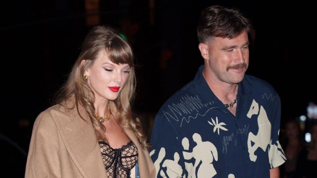 Photos: Taylor Swift's Sheer Stockings on Date Night Go Viral