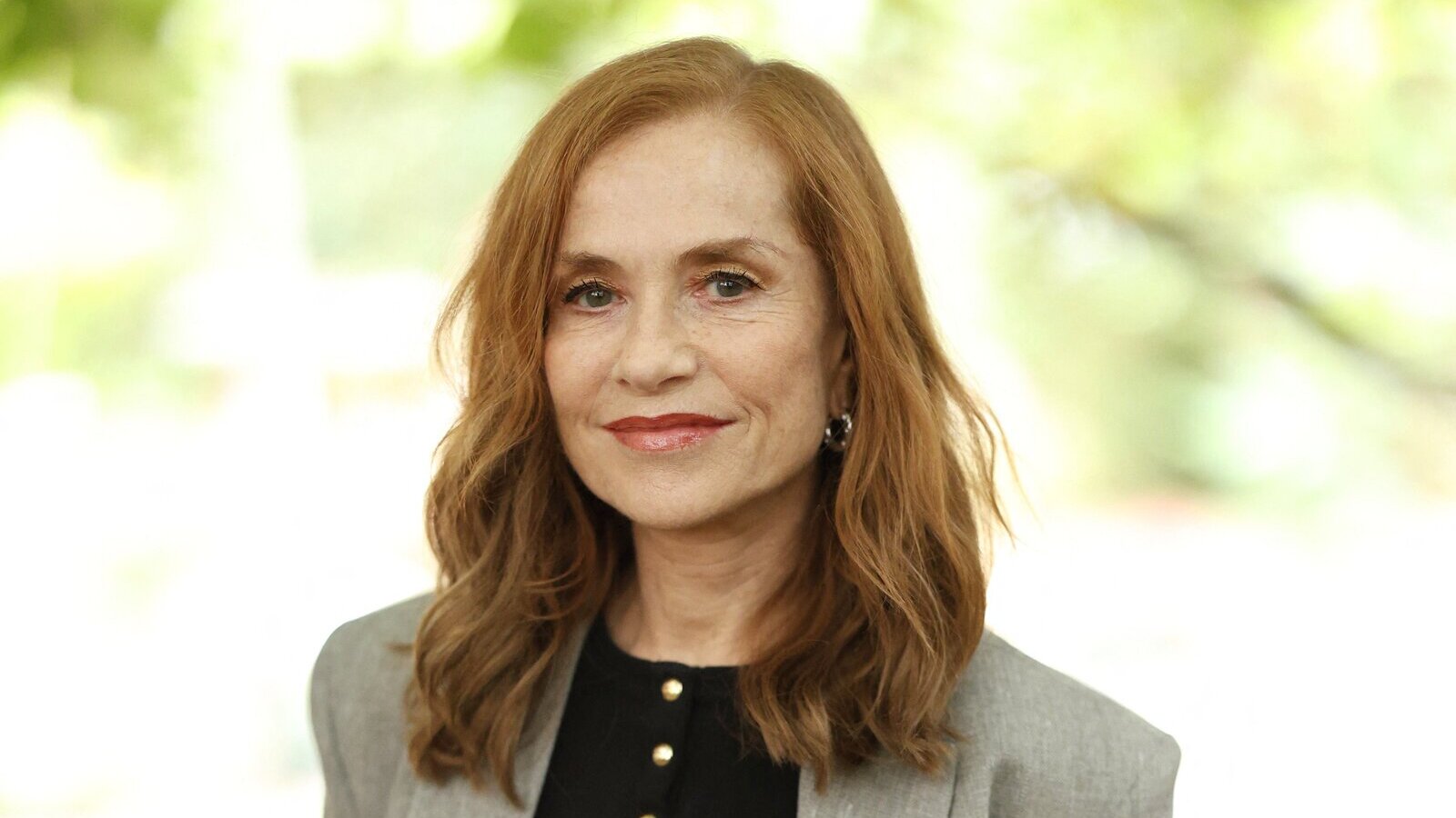 Isabelle Huppert assortie à sa fille Lolita Chammah : à 72 et 42 ans ...