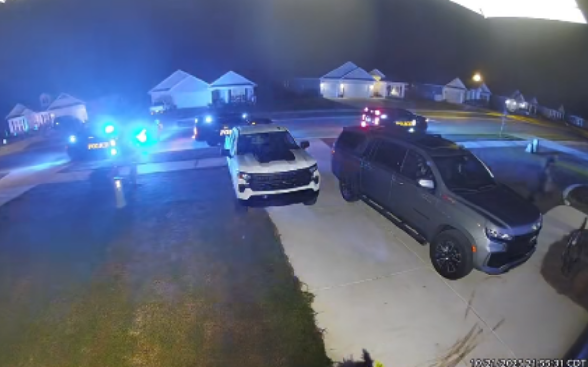 Mom calls 911 after baby starts convulsing, CCTV captures what happens next