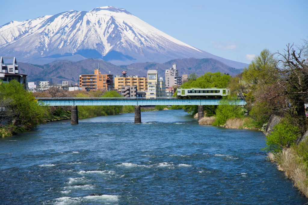 Tsunami alert in Japan after 6.7 magnitude earthquake off coast