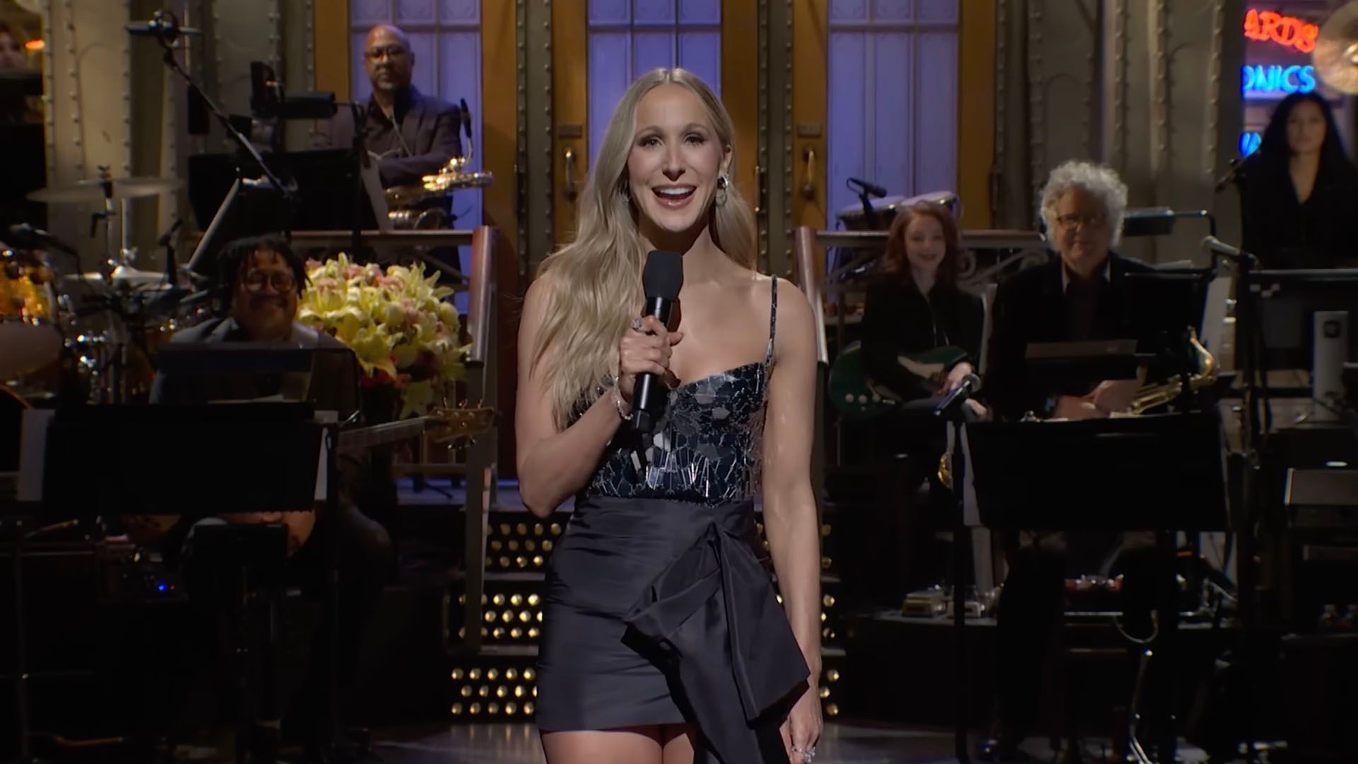 Nikki Glaser reveals what is off limits for the Golden Globes 2026