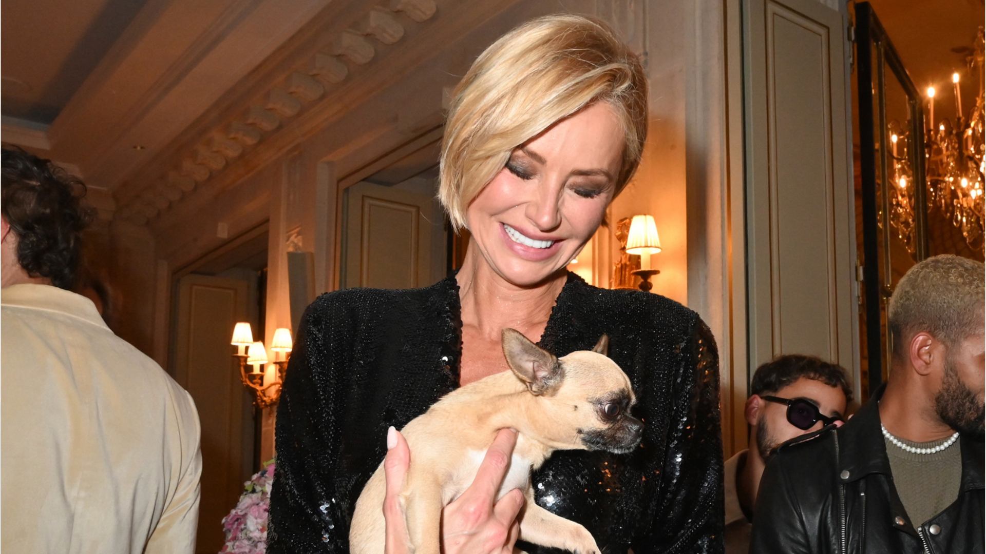 Les larmes de bonheur d'Adriana Karembeu