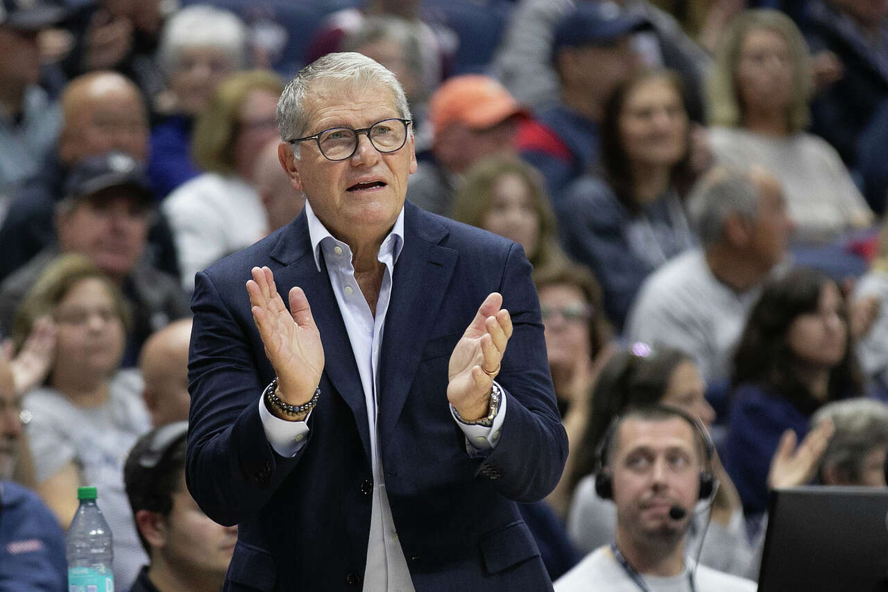 Geno Auriemma salutes UConn football team for upset victory over Duke