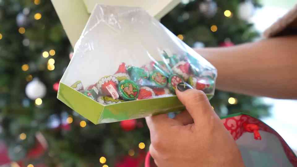 Buying Gifts But ONLY 1 Color Is Allowed