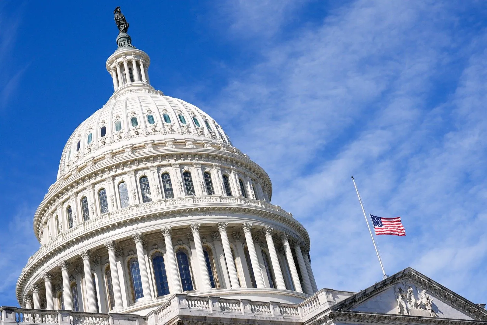 Τι πήραν από την κυβέρνηση Τραμπ οι οκτώ Δημοκρατικοί που τελείωσαν το ...