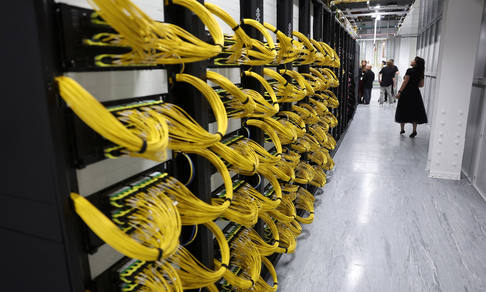 Retail investors shrug off bubble fears and double down on AI ...
