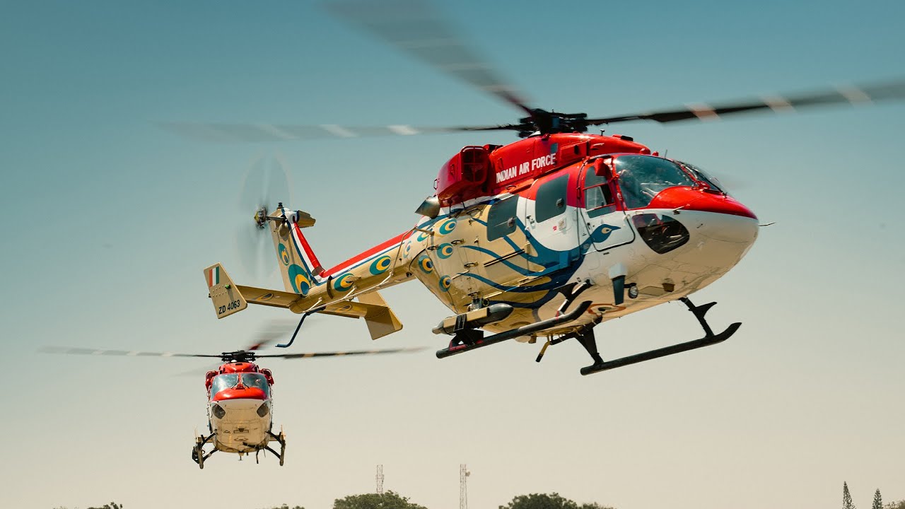Sarang helicopter team stuns crowds with incredible airshow display