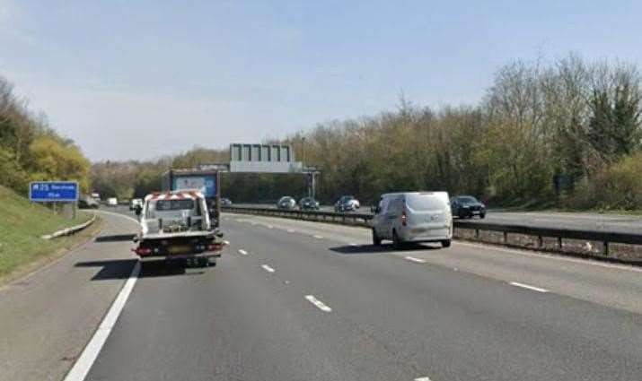 Long delays on M25 due to crash near Sevenoaks and broken-down vehicle ...