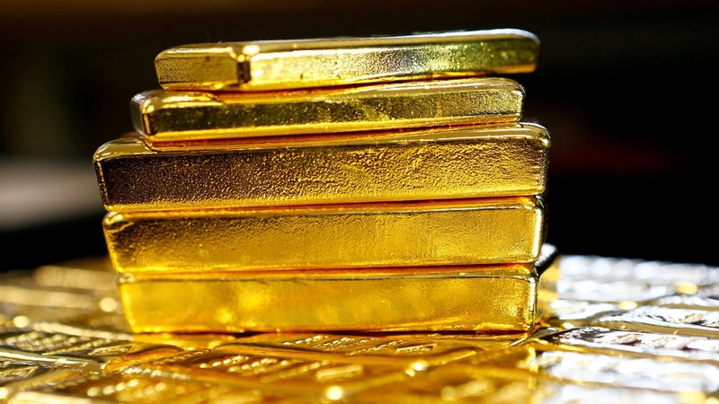 Gold prices drop as investors cash in on profits