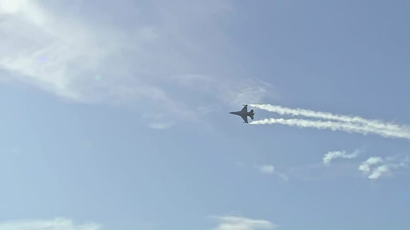 Spectacle impressionnant de l'armée de l'air grecque pour célébrer son ...