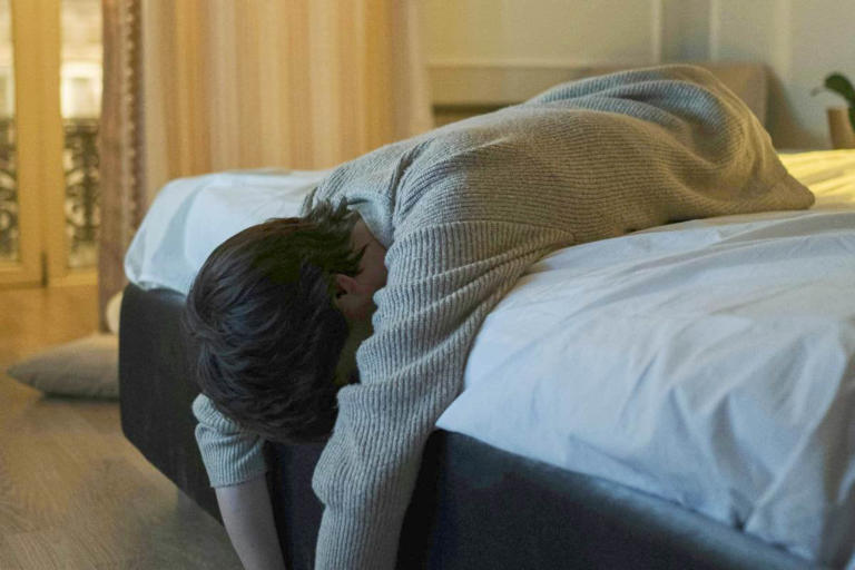 5 errores comunes que están saboteando tu sueño y buen dormir, según un ...