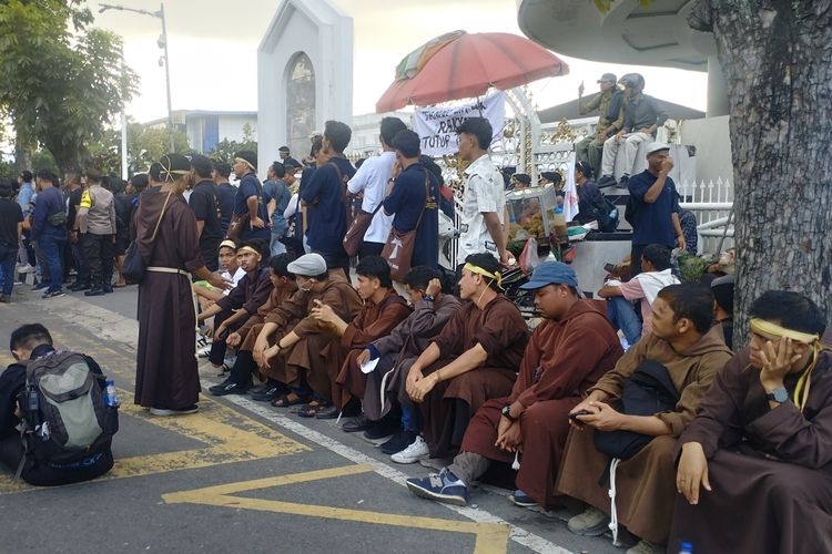 Pendeta dan Frater Pimpin Tekanan Massa, Gubernur Sumut Didesak Tutup ...