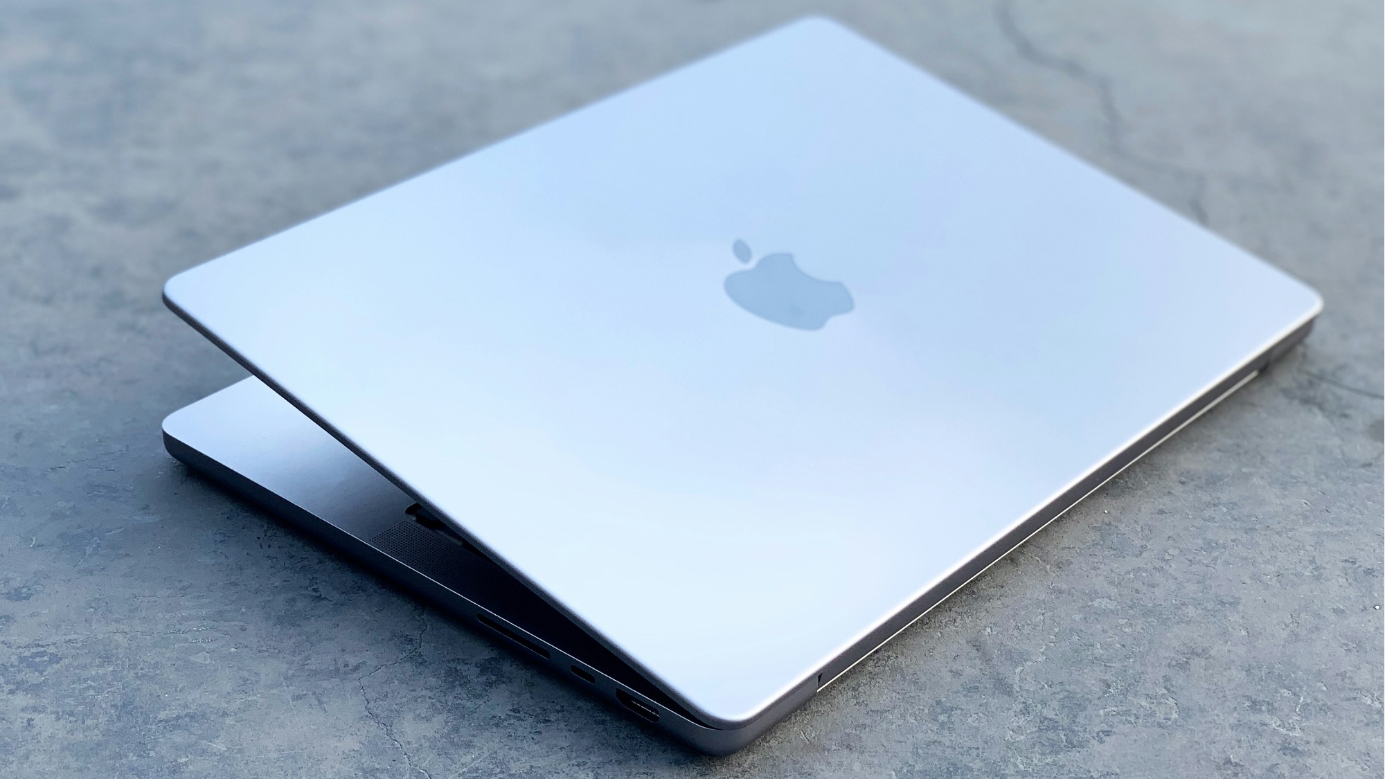 OLED-scherm komt eerst naar minder MacBooks dan gedacht: deze modellen ...