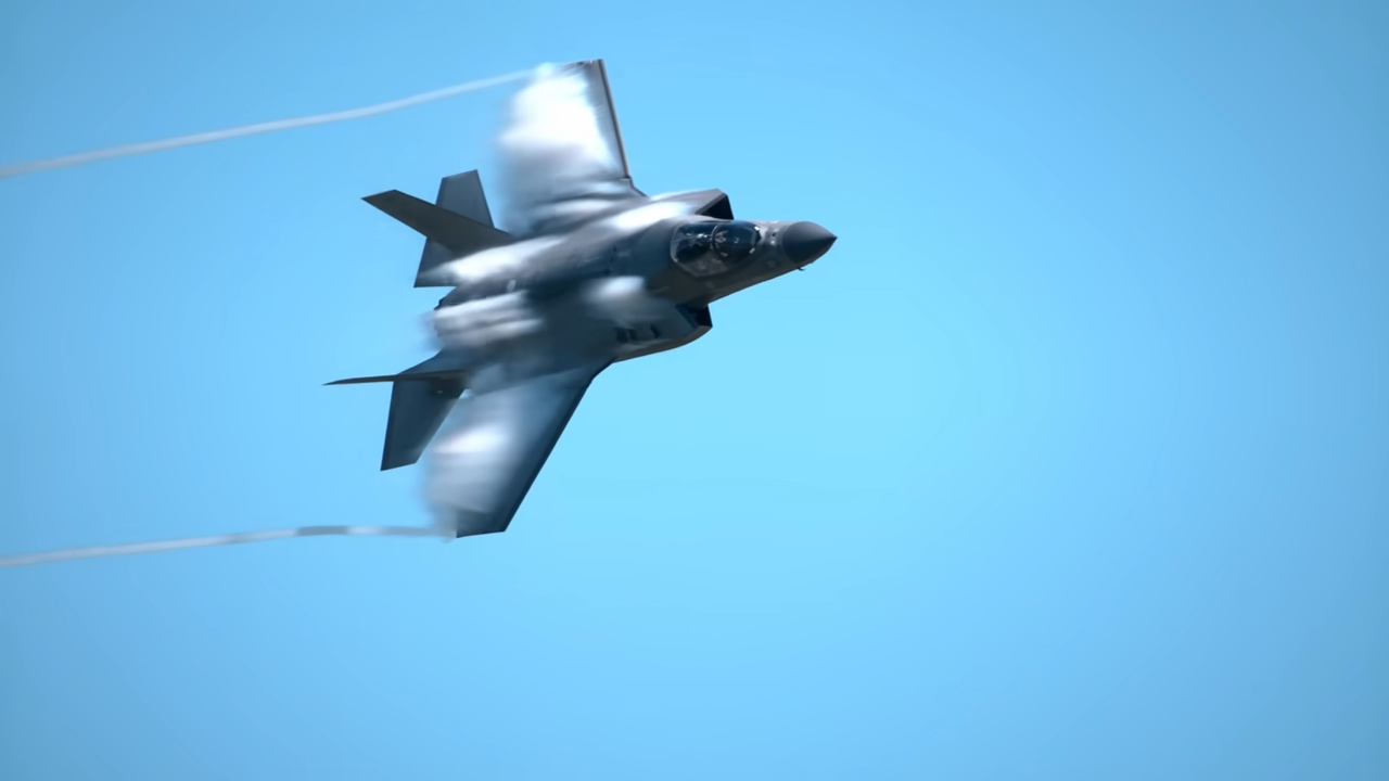How It Feels to Take Off Vertically in the $100 Million Stealth Fighter Jet