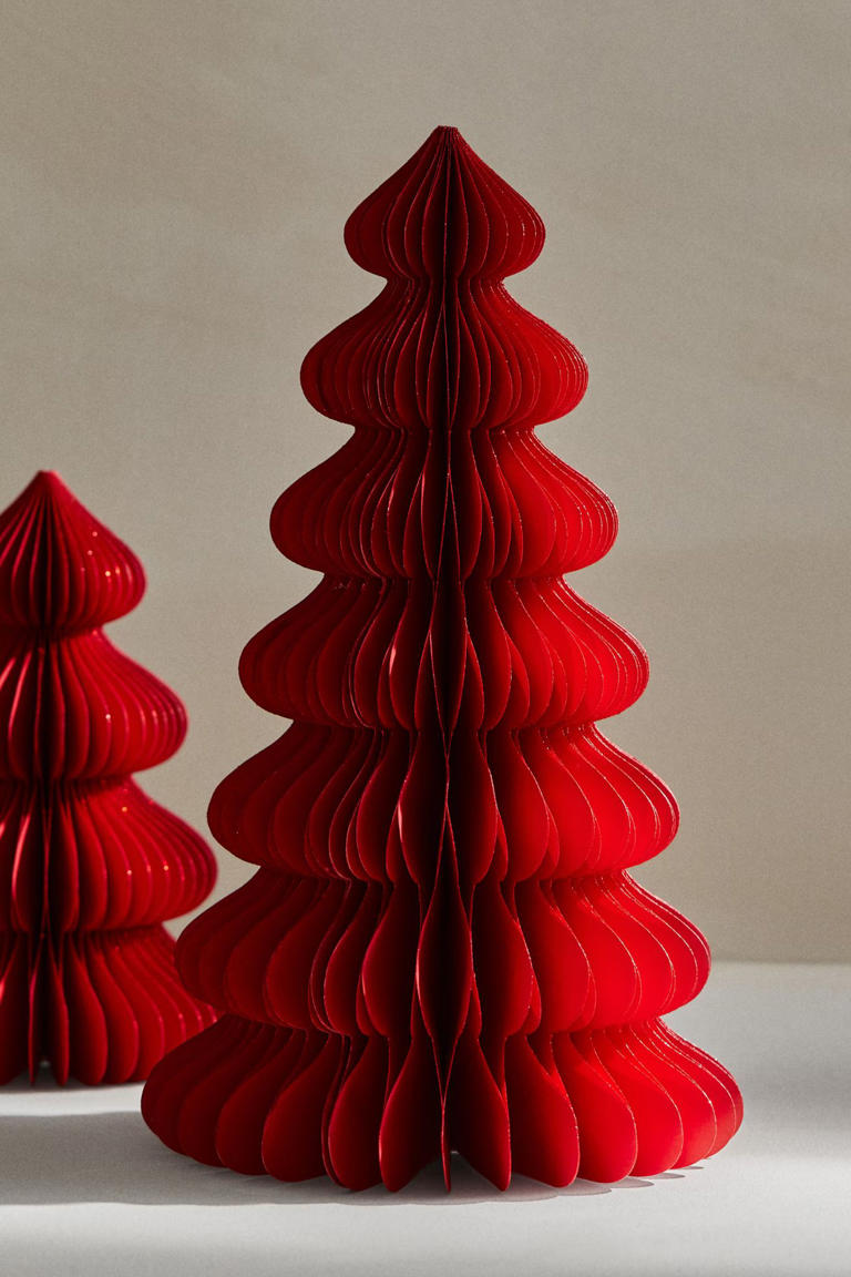 This Paper Christmas Tree Is a Minimalist's Festive Miracle
