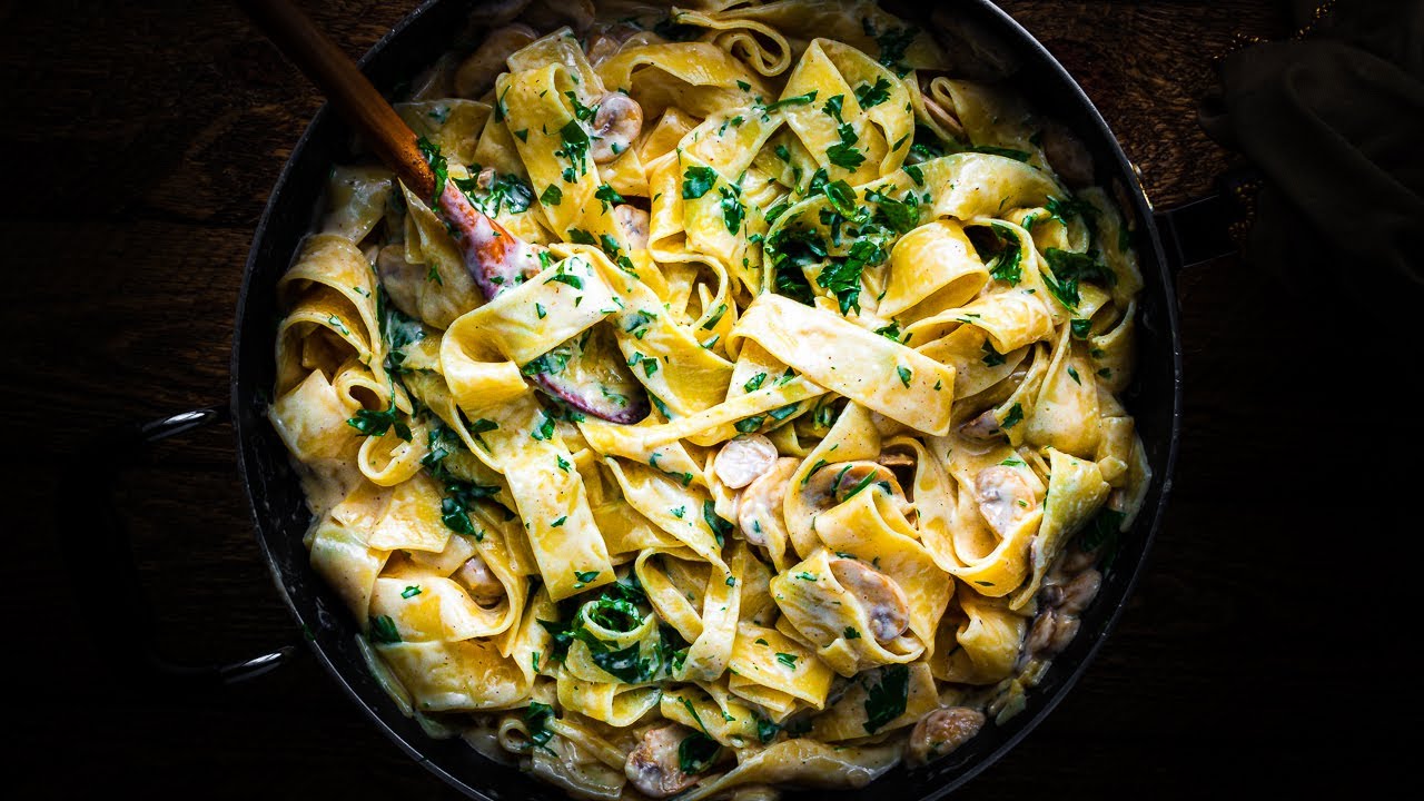 Simple Creamy Garlic Mushroom Pasta