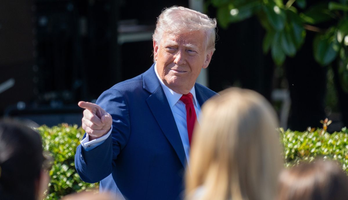 Trump praise for Shedeur Sanders triggers fierce backlash