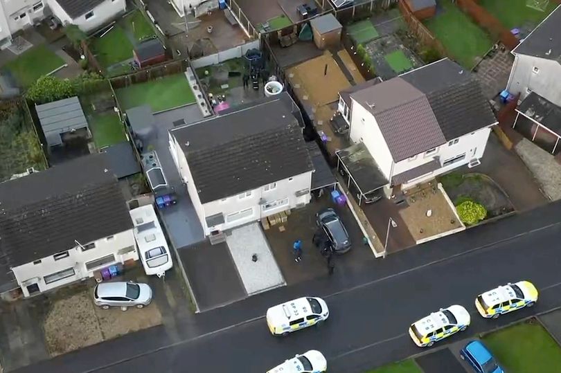 Armed police locked down Kilwinning street as cops make arrest after ...