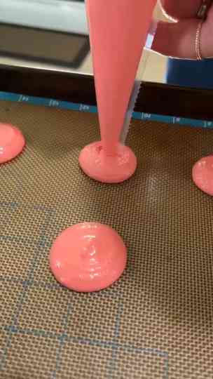 Pro Chef Turns McDonald’s Apple Pie into Gourmet Macarons