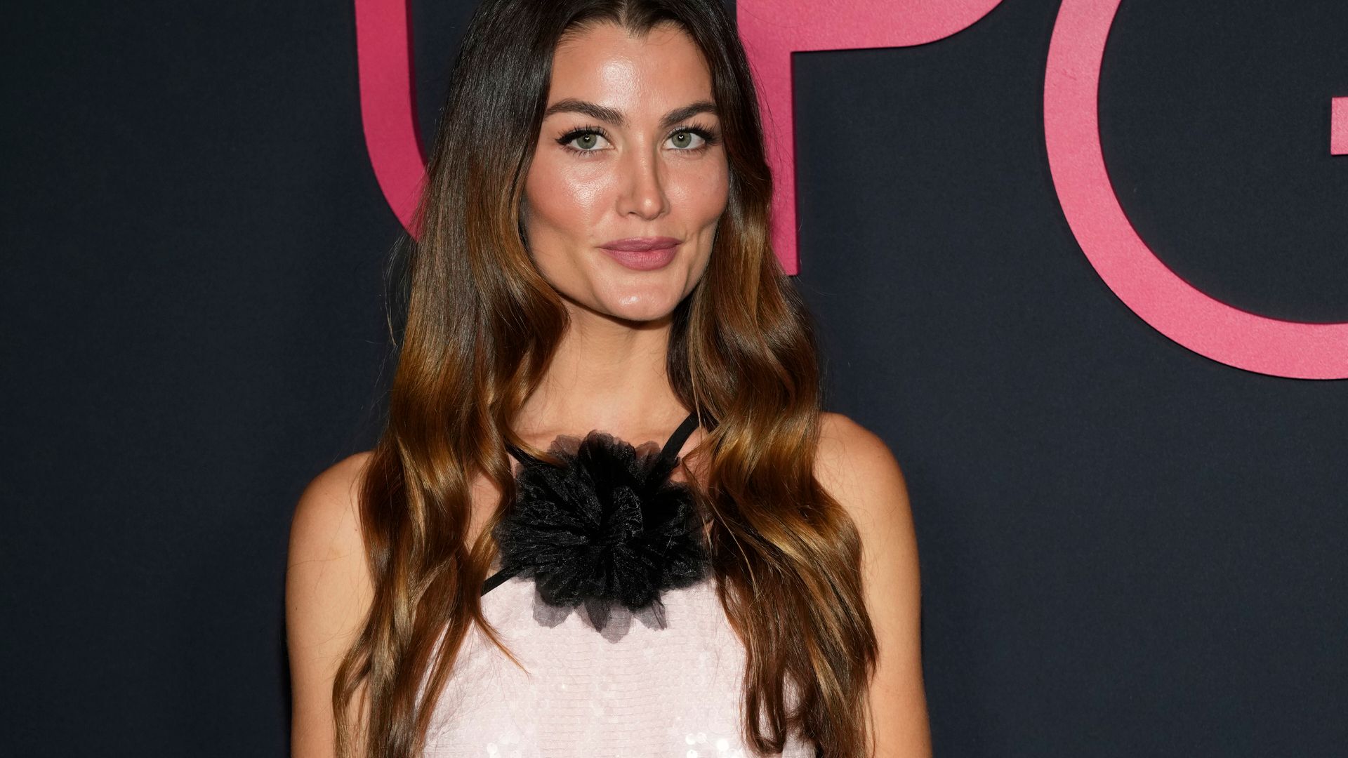 Rachel Lynn Matthews: Was macht die Schauspielerin da im Katy-Perry-Kostüm?