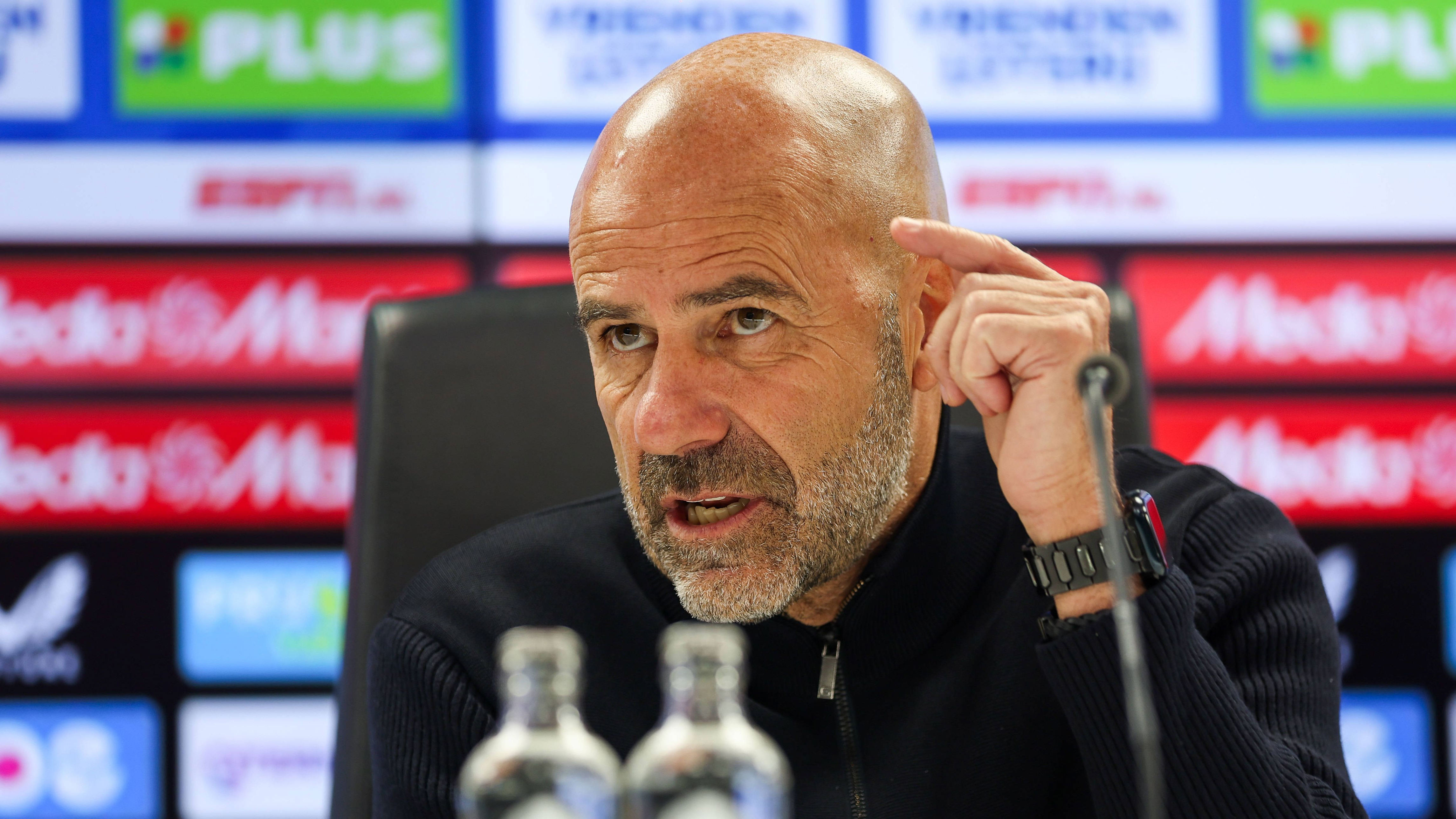 Peter Bosz wordt hard aangepakt: 'Belachelijk! Dit is bespottelijk ...
