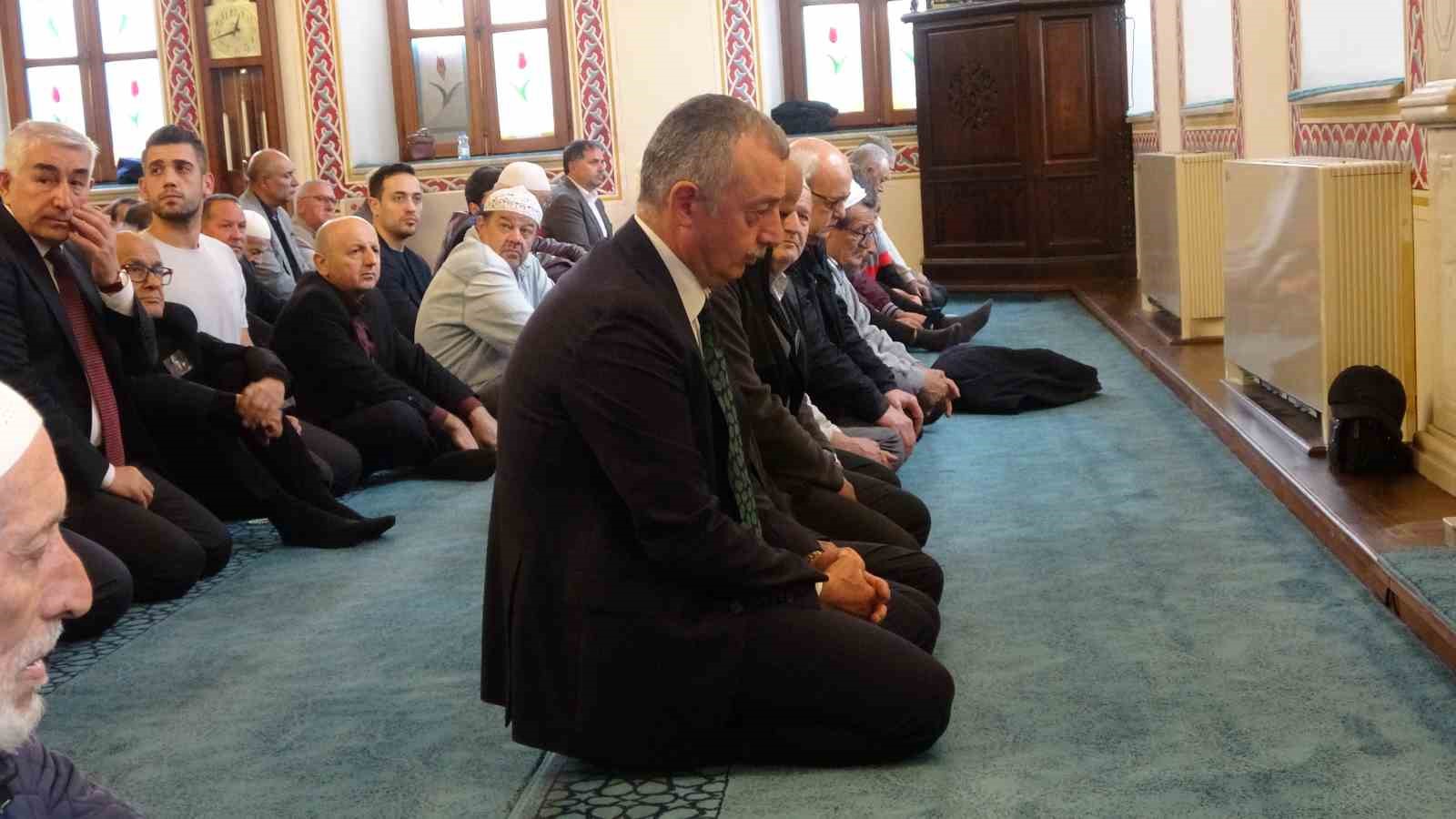 Kocaeli Valisi Aktaş, Atatürk’ün ölümünün 87. yılı için okutulan ...