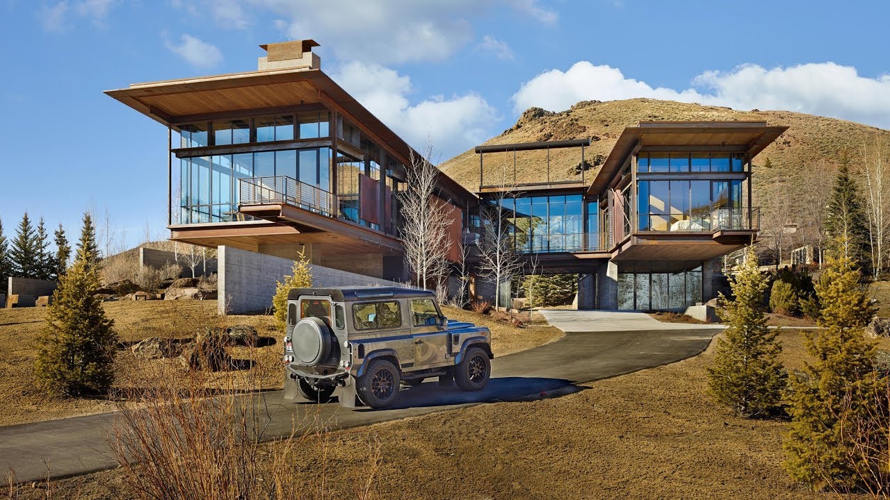 Modern industrial home becomes one with the desert landscape