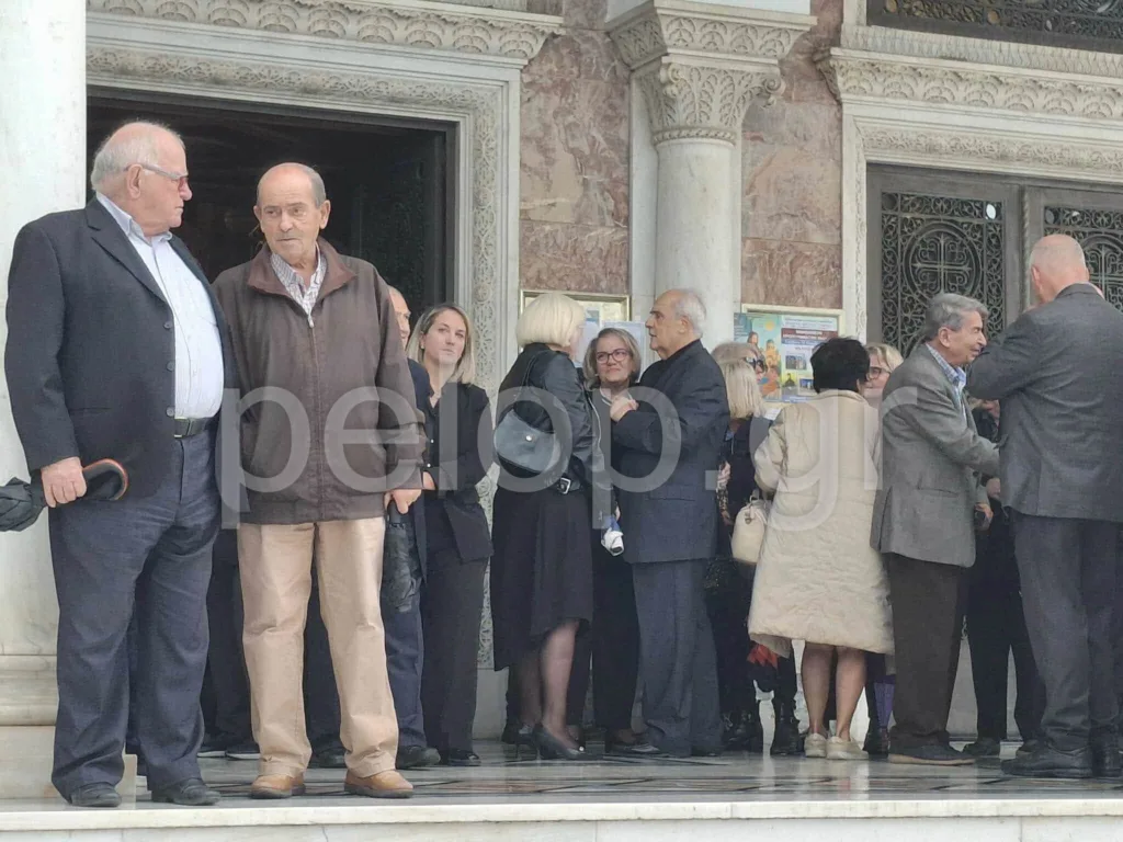 Το τελευταίο αντίο στον Θρασύβουλο Μαυρομμάτη – Πλήθος κόσμου ...