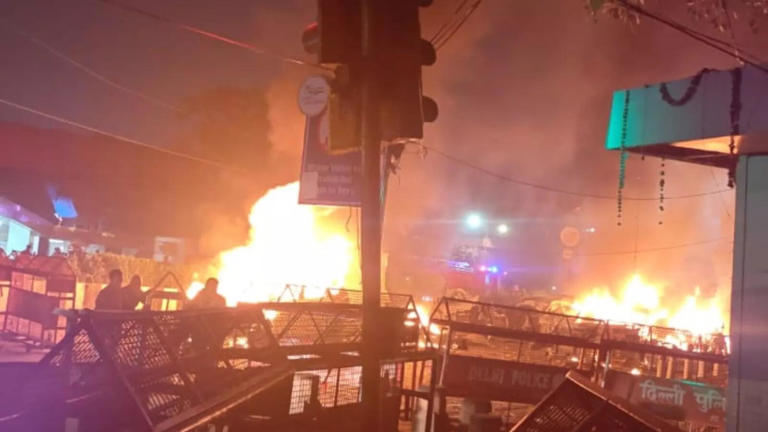 Delhi placed on high alert after explosion near Red Fort metro station ...
