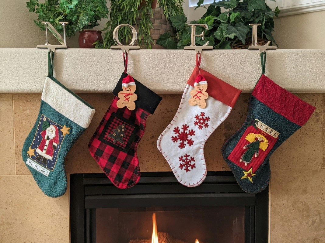 6 perfect stocking stuffers for travelers