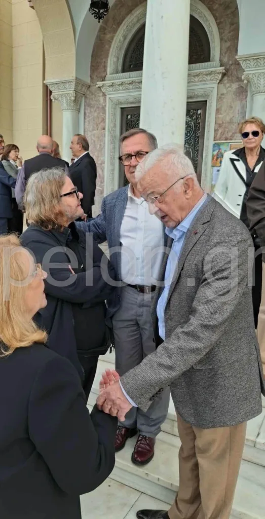 Το τελευταίο αντίο στον Θρασύβουλο Μαυρομμάτη – Πλήθος κόσμου ...