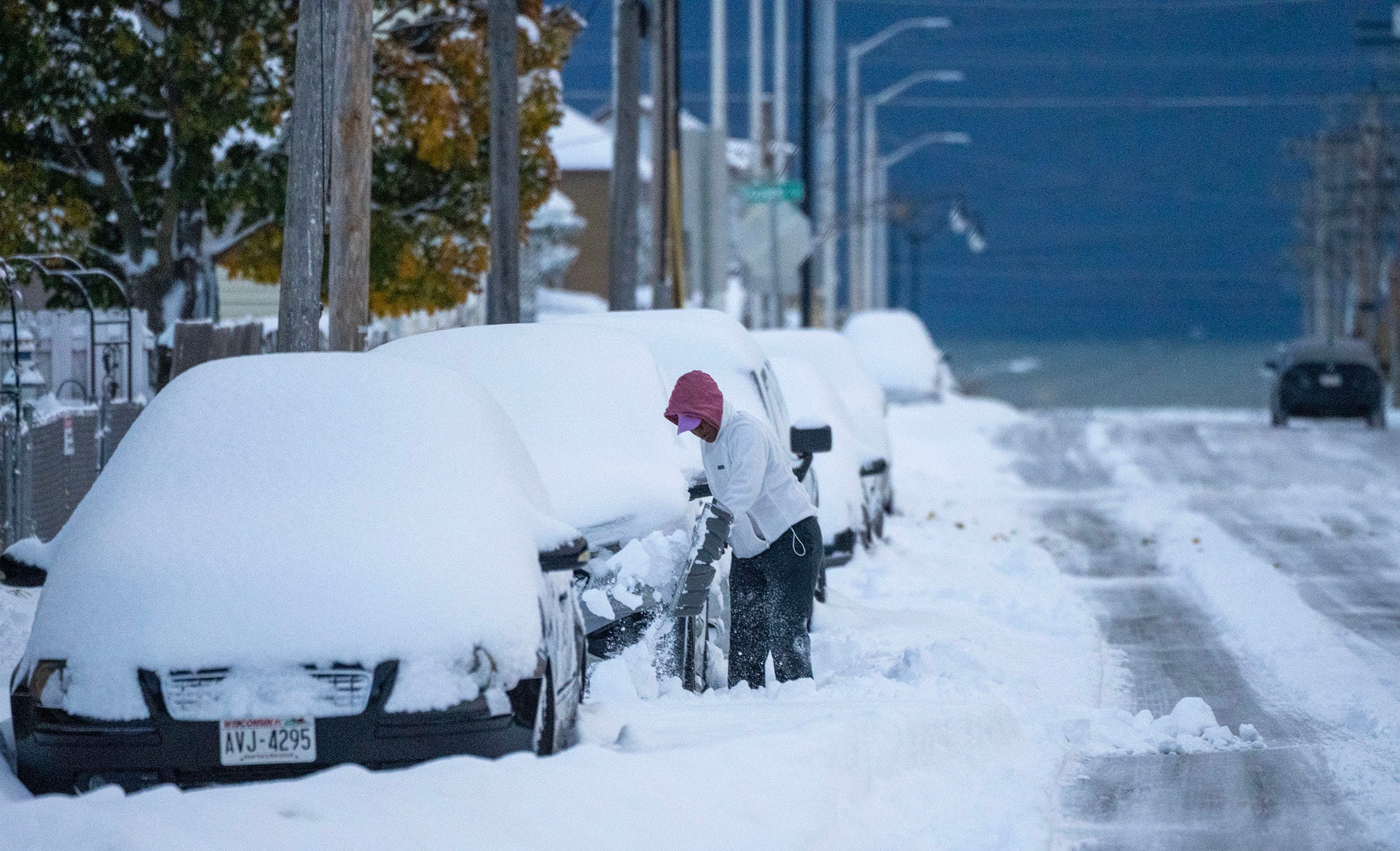 How much snow must you clear off your car? Here's what Ohio law says