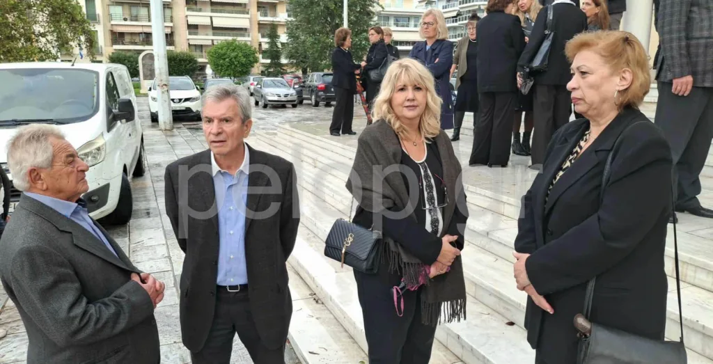 Το τελευταίο αντίο στον Θρασύβουλο Μαυρομμάτη – Πλήθος κόσμου ...
