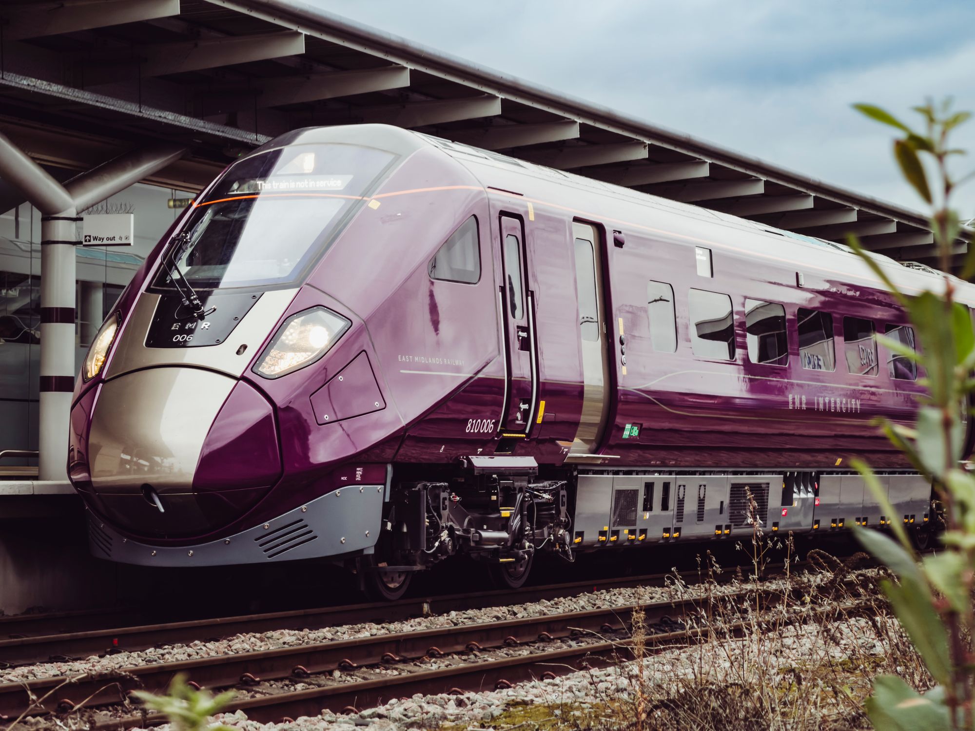 First look at EMR’s new £400m fleet of trains with WIFI and plug ...